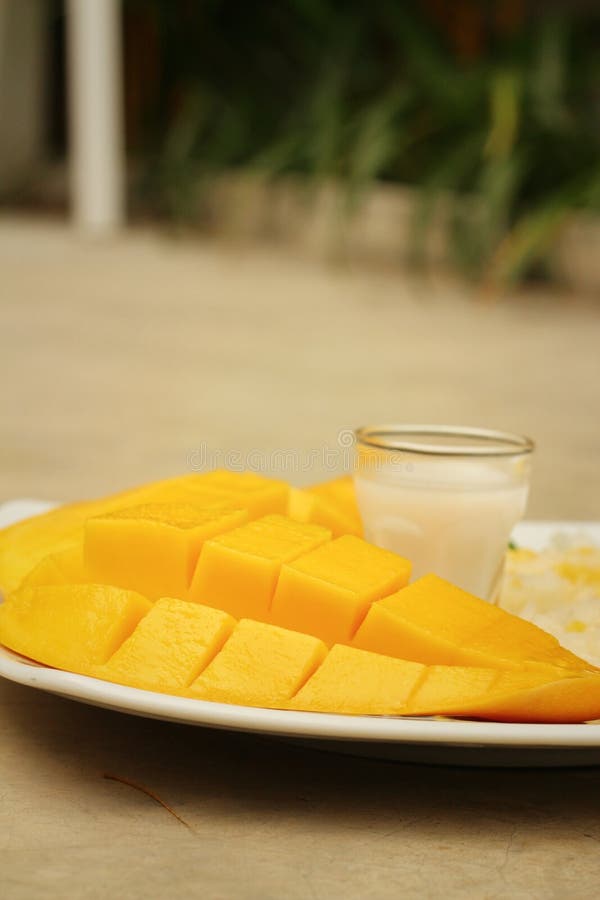 Ripe Mango and Sticky Rice with Coconut Milk Stock Photo - Image of ...