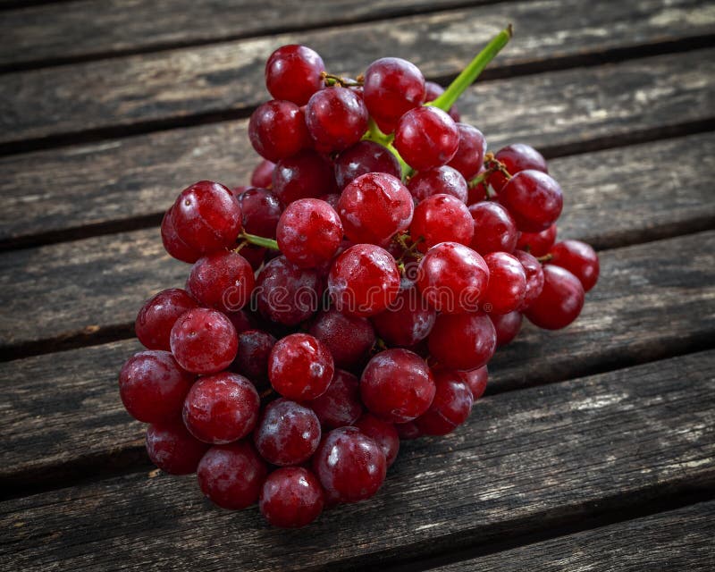 Ripe Red Grape. Pink Bunch in a Old Rustic Wooden Table Stock Photo ...