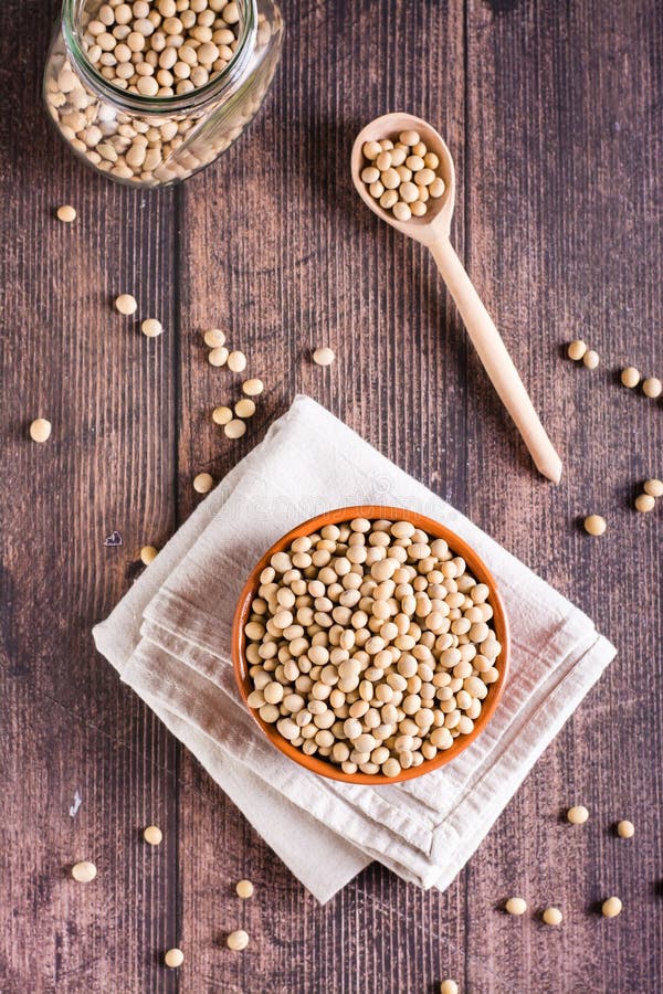 Ripe Soybeans in a Bowl and Spoon. Vegetable Protein and Antioxidant ...