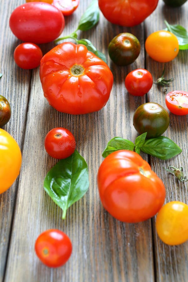 Loose Tomatoes stock image. Image of market, vegetarian - 15135993