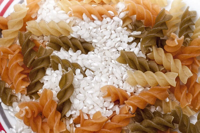 Ris och pasta arkivfoto. Bild av halv, färg, gaffel, asiatisk - 84492688