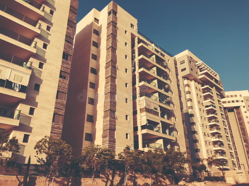 RISHON LE ZION, ISRAEL - 23 DE ABRIL DE 2018: Alto Edificio Residencial En Rishon Le Zion ...
