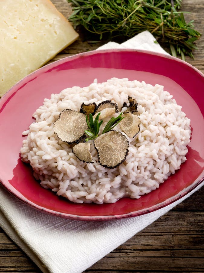 Risotto met zwarte rijst stock foto. Image of oogst, macro - 22010068