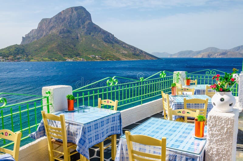 Ristorante Greco Con Terrazza E Vista Mare, Grecia Fotografia Stock ...