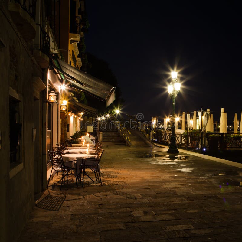 Ristorante Veneziano Della Via Alla Notte Fotografia Stock - Immagine ...