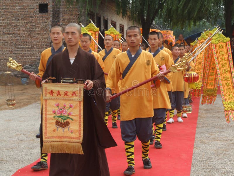 Ritos religiosos imagen editorial. Imagen de recorrido - 77447850