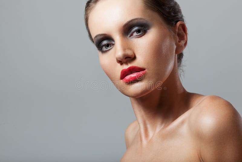 Le Spalle Passa Il Primo Piano Del Ritratto Di Bellezza Della Donna
