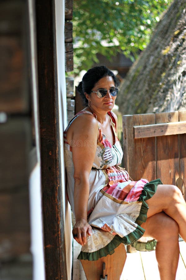 Ritratto Della Donna Rumena Fotografia Stock - Immagine di gioia ...