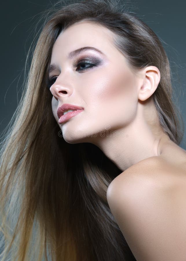 Ritratto di bella ragazza fotografia stock. Immagine di abbastanza ...