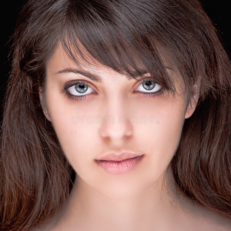 Ritratto Di Bella Ragazza Mora Immagine Stock - Immagine di ragazza ...