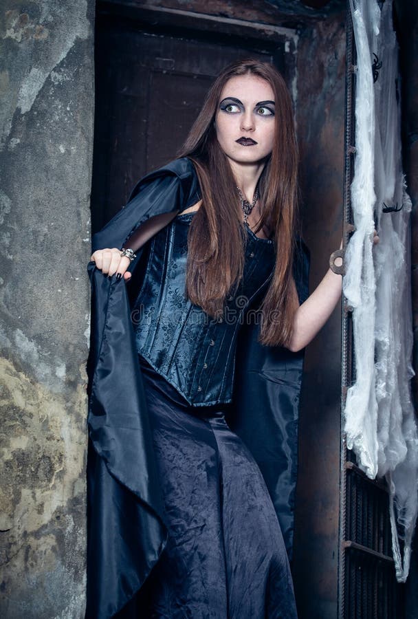 Ritratto Di Una Giovane Strega Fotografia Stock - Immagine di malvagità ...