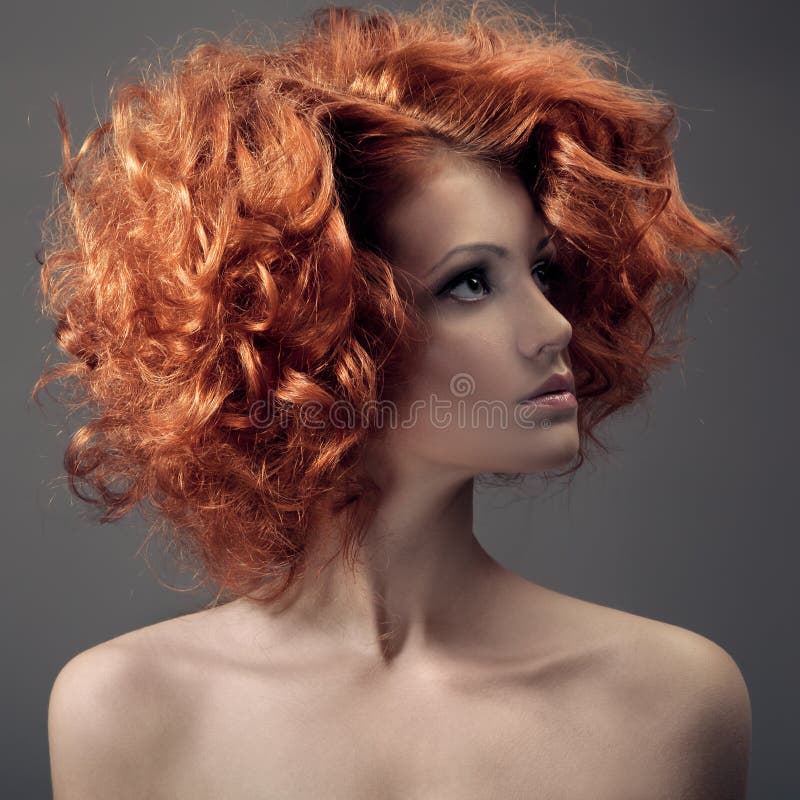 Ritratto Di Modo. Bella Donna. Capelli Ricci. Immagine Stock - Immagine ...