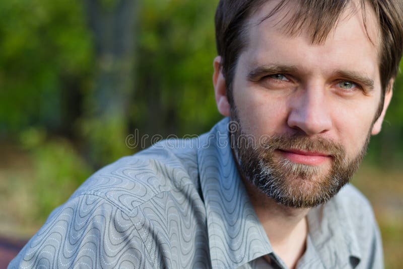 Ritratto Di Un Giovane Fotografia Stock Immagine Di Facciale 27823290