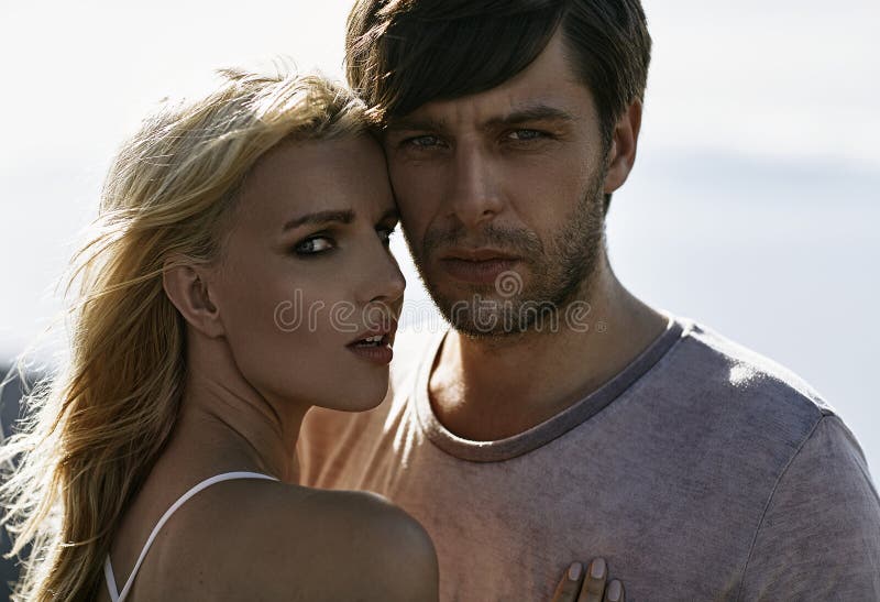 Ritratto Di Una Coppia Bella Immagine Stock - Immagine di sensuale ...