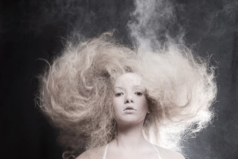 Ritratto Di Una Donna Pallida Immagine Stock - Immagine di misticismo ...