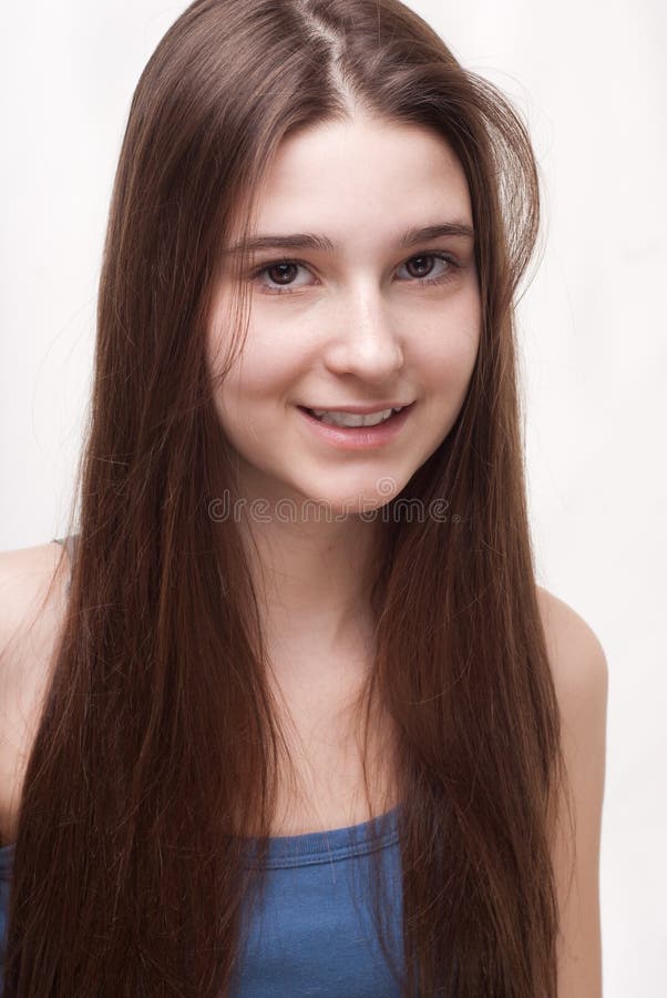 Ritratto Di Una Ragazza Allegra O Fotografia Stock - Immagine di felice ...