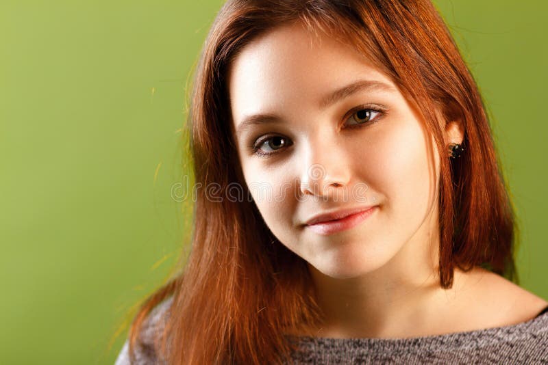Ritratto Di Una Ragazza Sorridente Fotografia Stock - Immagine di ...