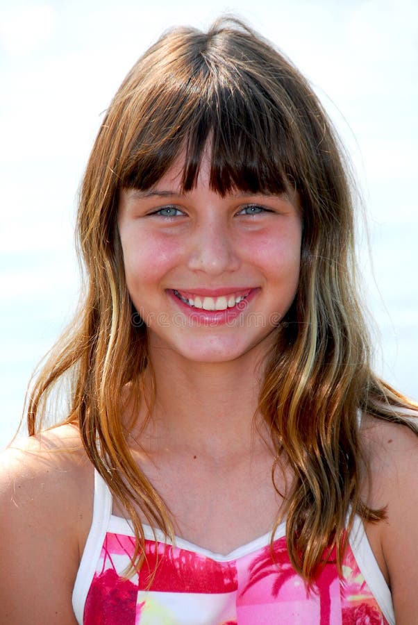 Ritratto Felice Della Ragazza Fotografia Stock - Immagine di ...