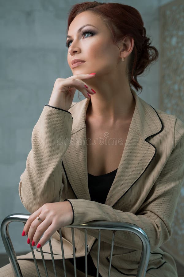 Ritratto Romantico Dello Studio Della Donna Fotografia Stock - Immagine ...