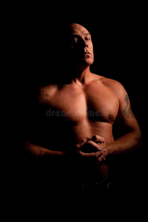 Ritratto Scuro Delluomo Invecchiato Mezzo Muscolare Fotografia Stock