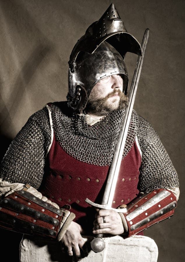 Verletzter Ritter stockfoto. Bild von unten, krieger, klinge - 198420