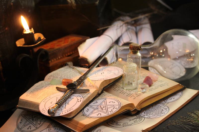 Ritual da magia negra foto de stock. Imagem de demônio - 80988464