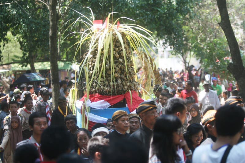Ritual syawal de Grebeg imagen de archivo editorial. Imagen de cultura ...