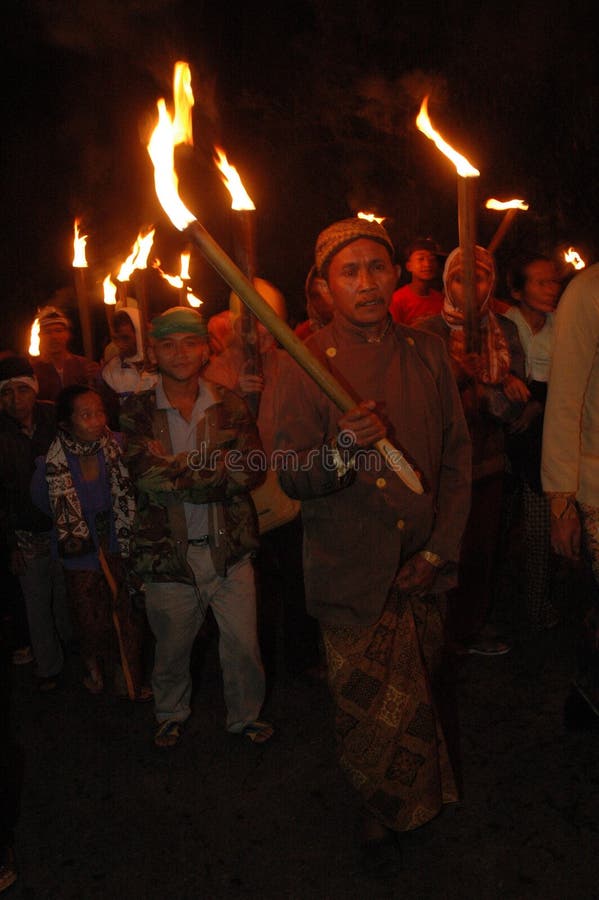 Ritual torch editorial photo. Image of mountains, people - 40384961