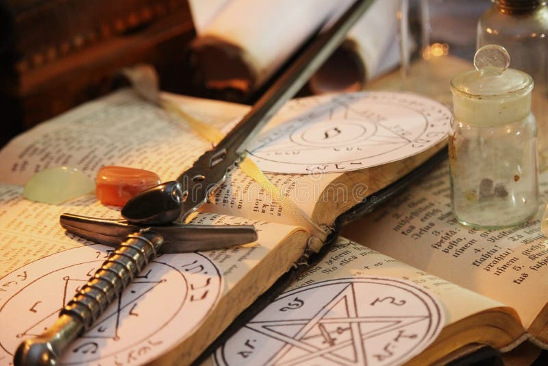 Rituale di magia nera immagine stock. Immagine di demoniaco - 80991465