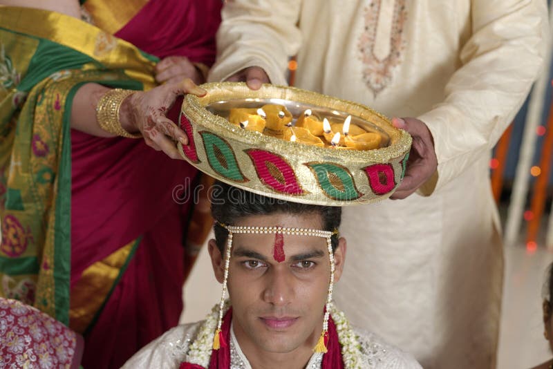 Rituel Symbolique Indou Indien Dans Le Mariage. Photo stock - Image du ...