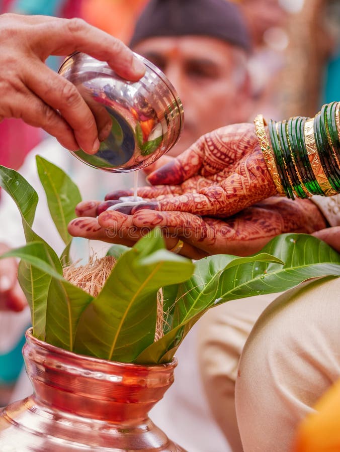 Rituelen Van Traditioneel Hindoes Huwelijk, India Redactionele Stock ...