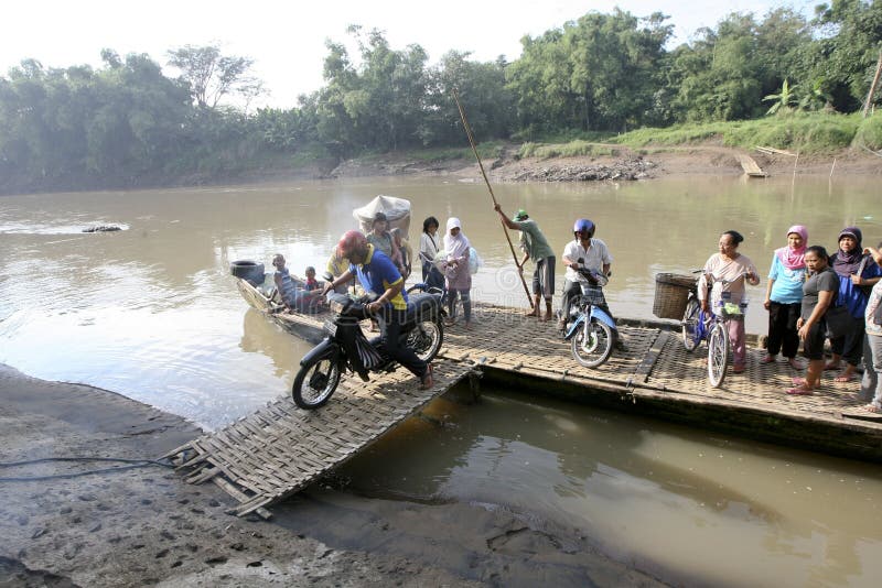 River boat editorial image. Image of boating, vehicle - 72877185