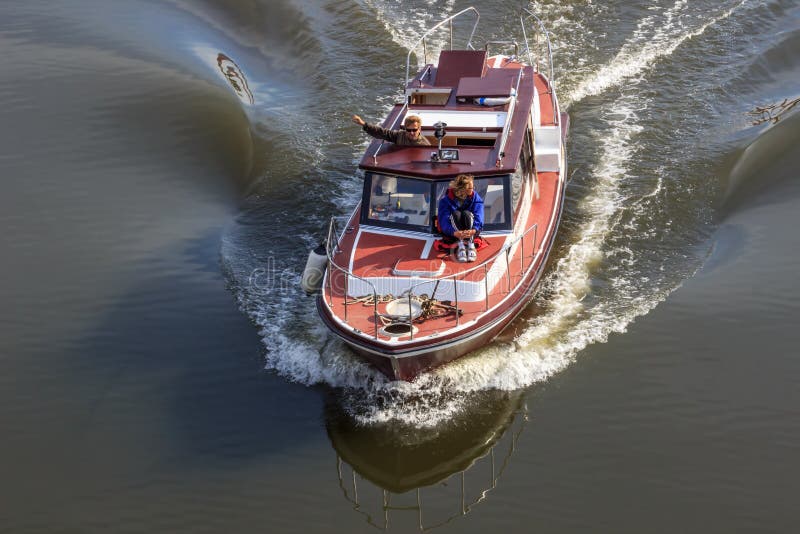 River,boat,waves editorial image. Image of waves, river - 43585165