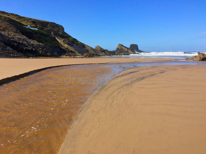 River Flows into the Ocean, Stream Flows To the Sea, Sandy River Stock ...