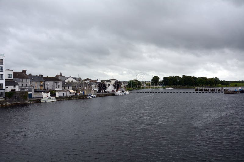 Rio Shannon imagem de stock. Imagem de irlanda, hotel - 14699777