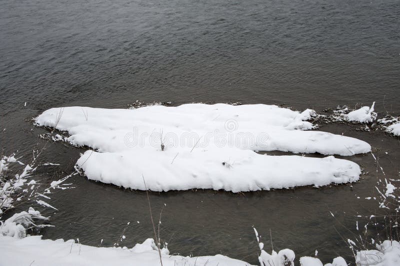 River after Snowfall. Snow Cap on Island in the River Formed Aft Stock ...