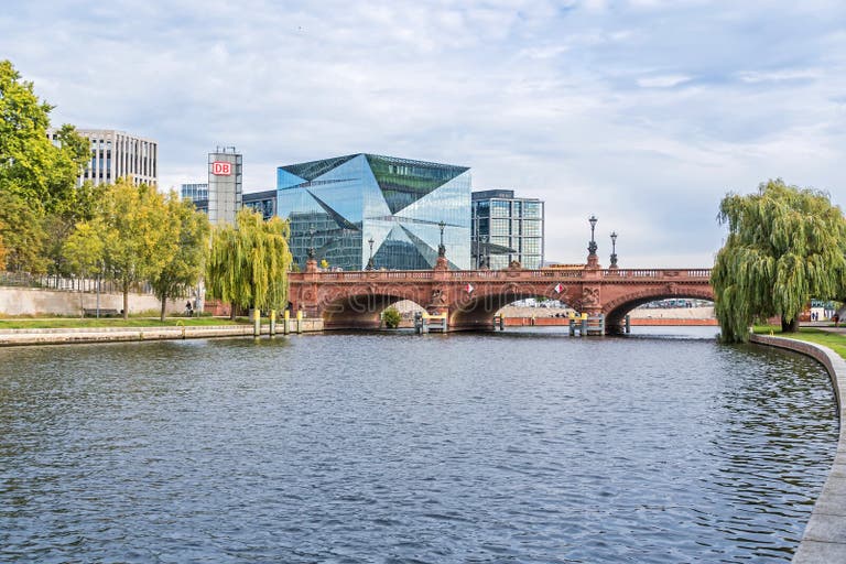River Spree with the Moltke Bridge and the Cube Berlin, Germany ...