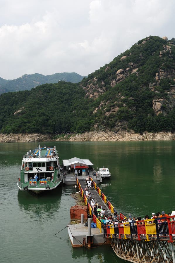 River editorial stock photo. Image of traffic, korea - 82425323