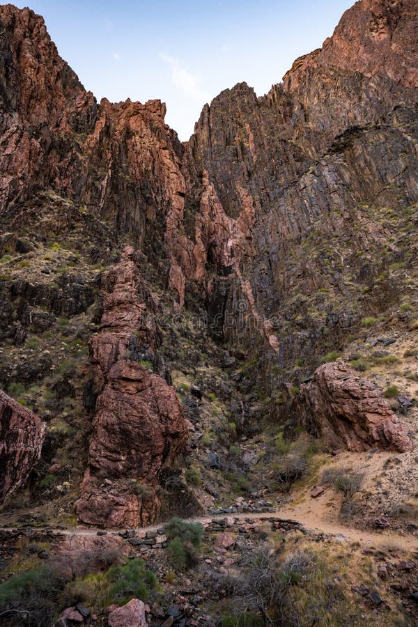 River Trail Pass Below the Jagged Cliffs of the Grand Canyon Above ...