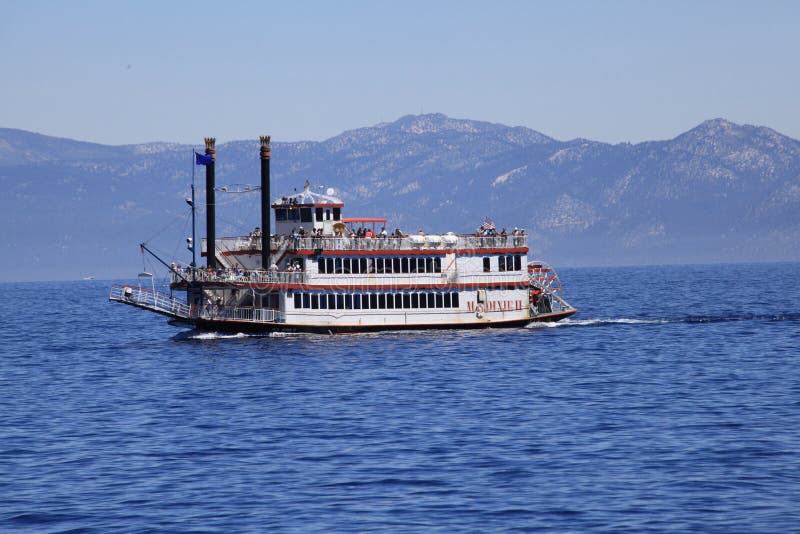 Riverboat M.S. Dixie II redaktionelles stockbild. Bild von brücke ...