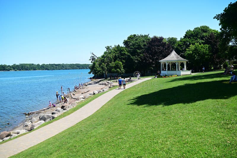 Riverfront Promenade, Niagara on the Lake Editorial Photo - Image of ...