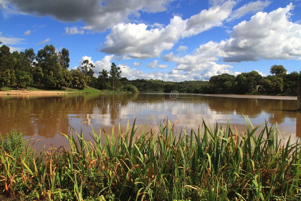 Riverscape foto de archivo. Imagen de presa, deber, cubo - 19432356