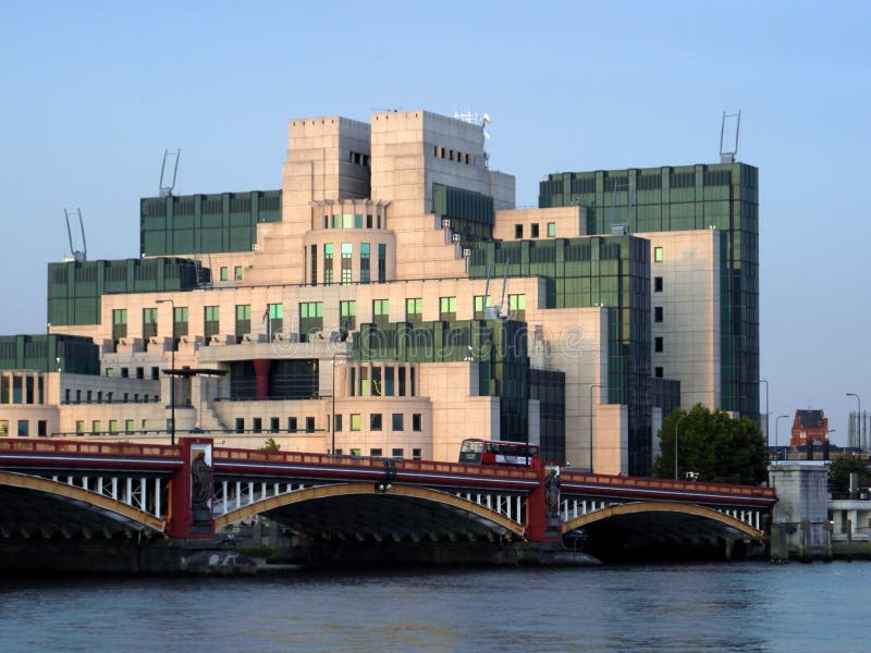 Riverside in London editorial stock image. Image of england - 27825734