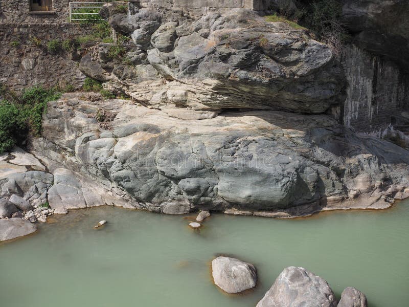 Images Torrent De Montagne - Téléchargez 7,538 Photos libres de droits