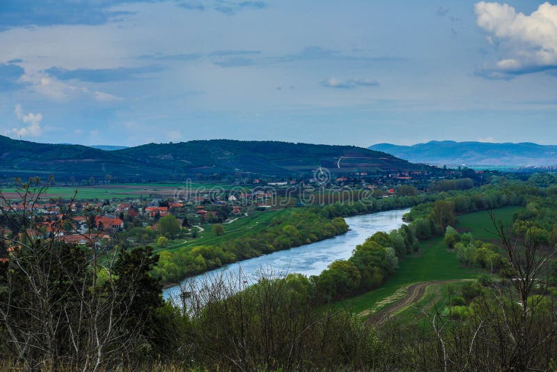 Rivier Bodrog stock foto. Image of landschap, heuvels - 102690032