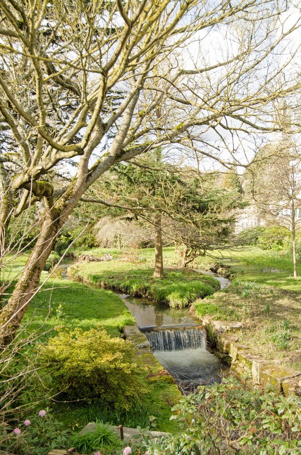 Rivier Bourne, Bournemouth stock afbeelding. Image of tuinen - 40807927