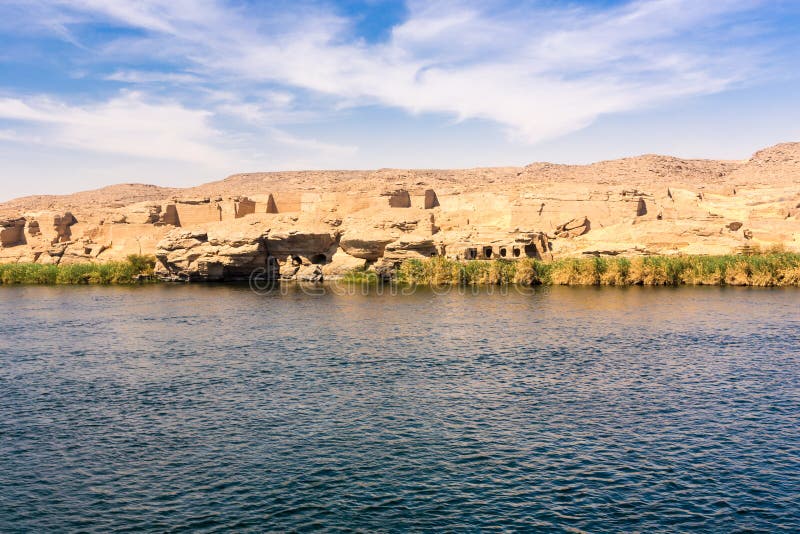 Het Leven Op Nile River Traditionele Egyptische Nederzetting Op De ...