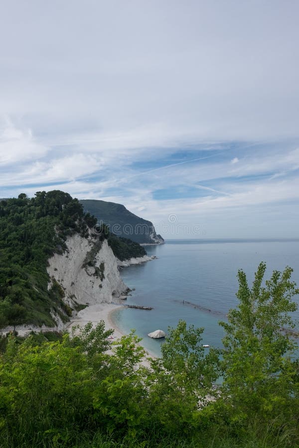 Riviera del Conero foto de archivo. Imagen de acantilado - 116992182