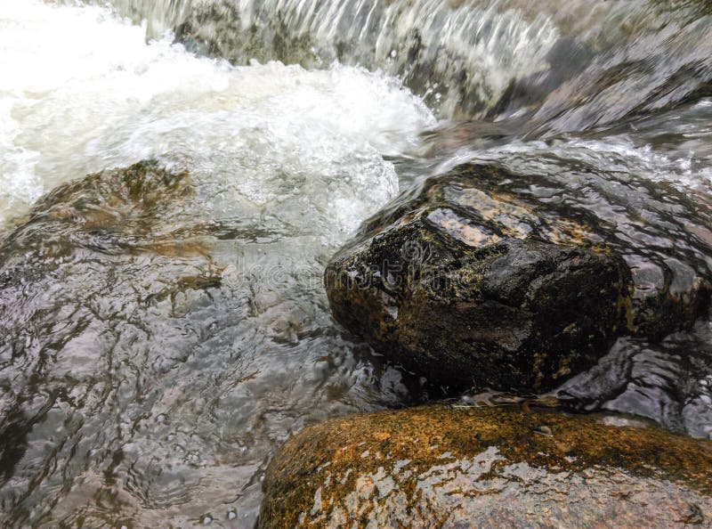 Rivieren, Wateren En Rotsen Stock Foto - Image of wateren, rotsen: 45563812