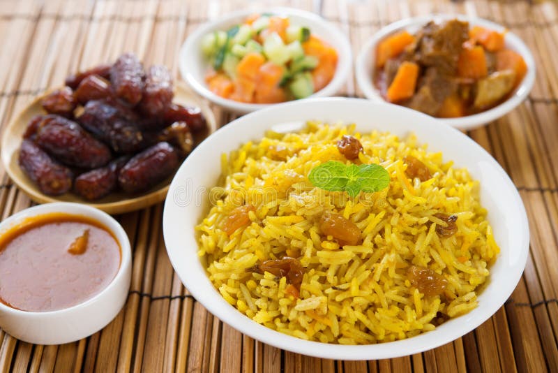 Riz arabe image stock. Image du cari, servi, chaud, plaque - 31985983